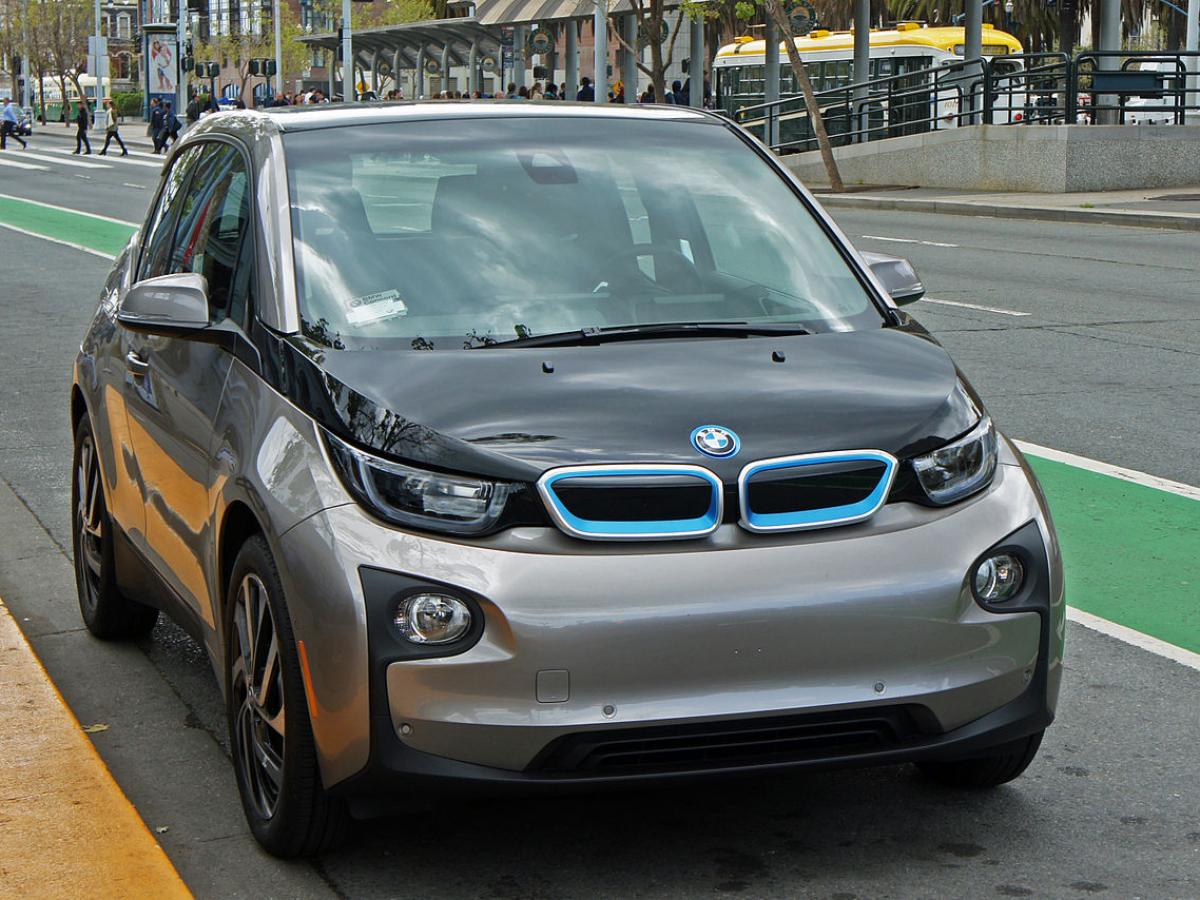 BMW раскрыла детали нового iX3: 800 км на одном заряде и искусственный интеллект за рулём